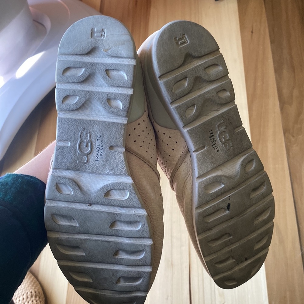 Light Pink Ugh Treadlite - Gem